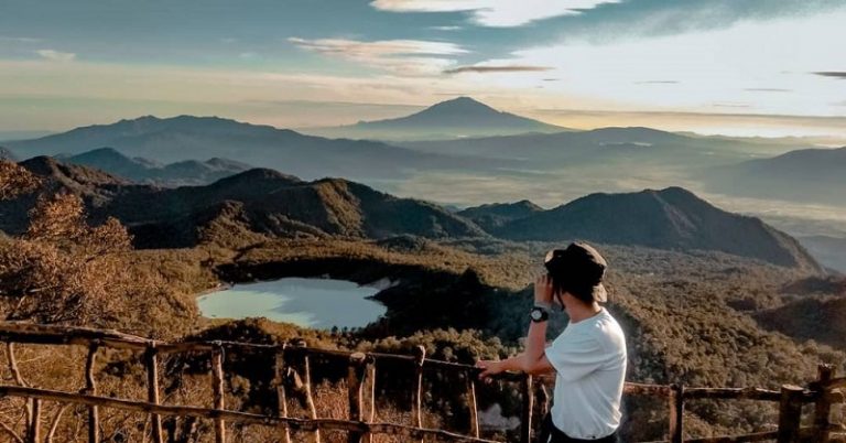 5 Gunung di Garut dengan Pesona Lautan Awan – Trippers.id